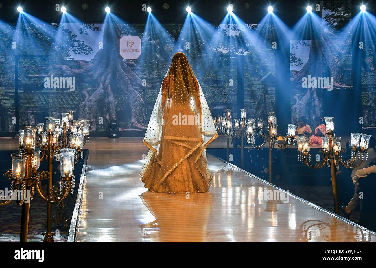 Mumbai, India. 07th Apr, 2023. Bollywood actress Warina Hussain walks ...