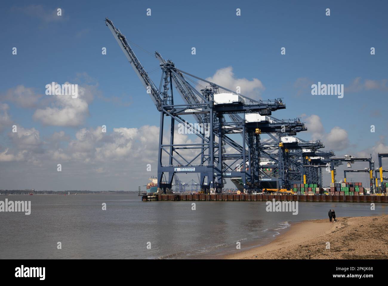 Felixtowe port hi-res stock photography and images - Alamy