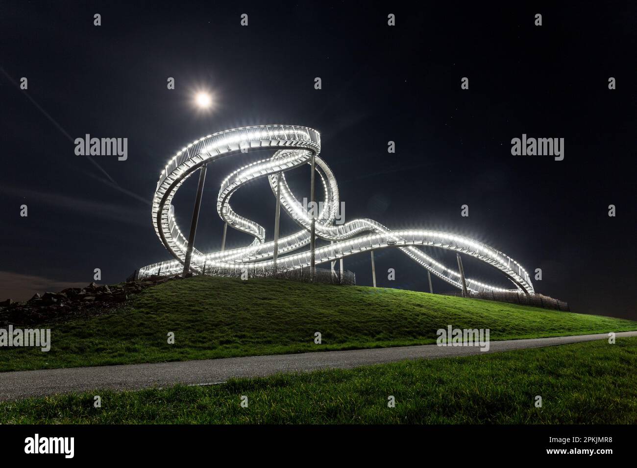 Installation loop hi-res stock photography and images - Alamy