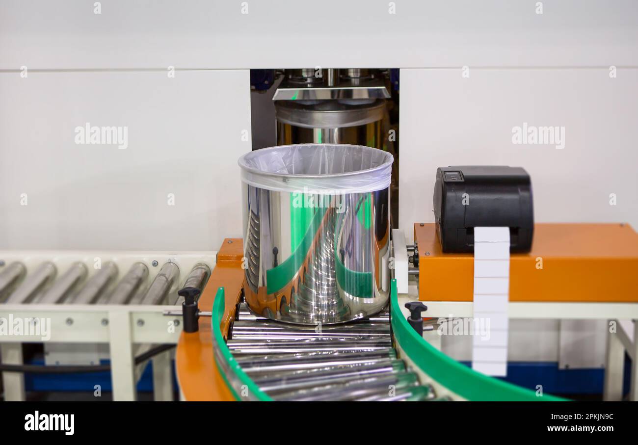 Liquid filling in tin metal containers on conveyor Stock Photo - Alamy