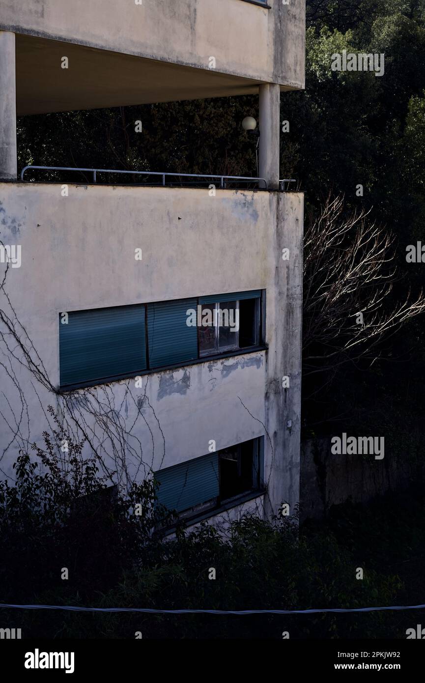 Corner of an abandoned building next trees in an italian city Stock ...