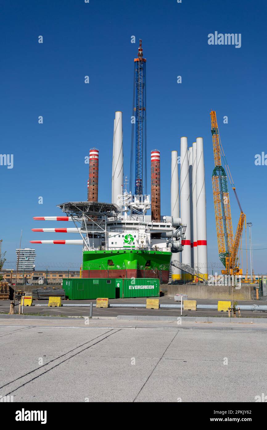 23.07.2018. Ostend, Belgium. A drilling platform sits in the harbour ...