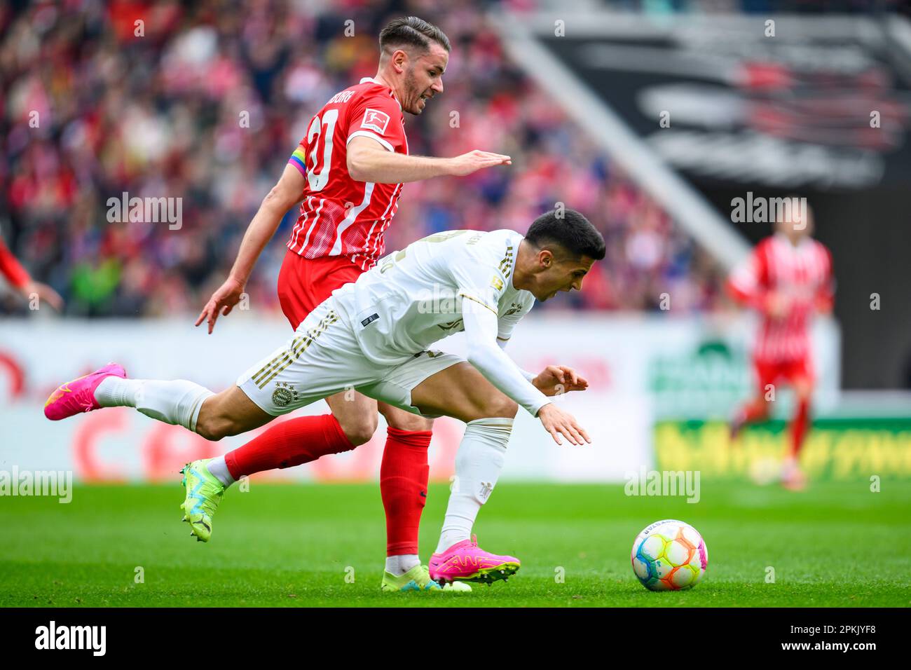Freiburg's Christian Gunter, left, and Munich's Joao Pedro Cavaco ...