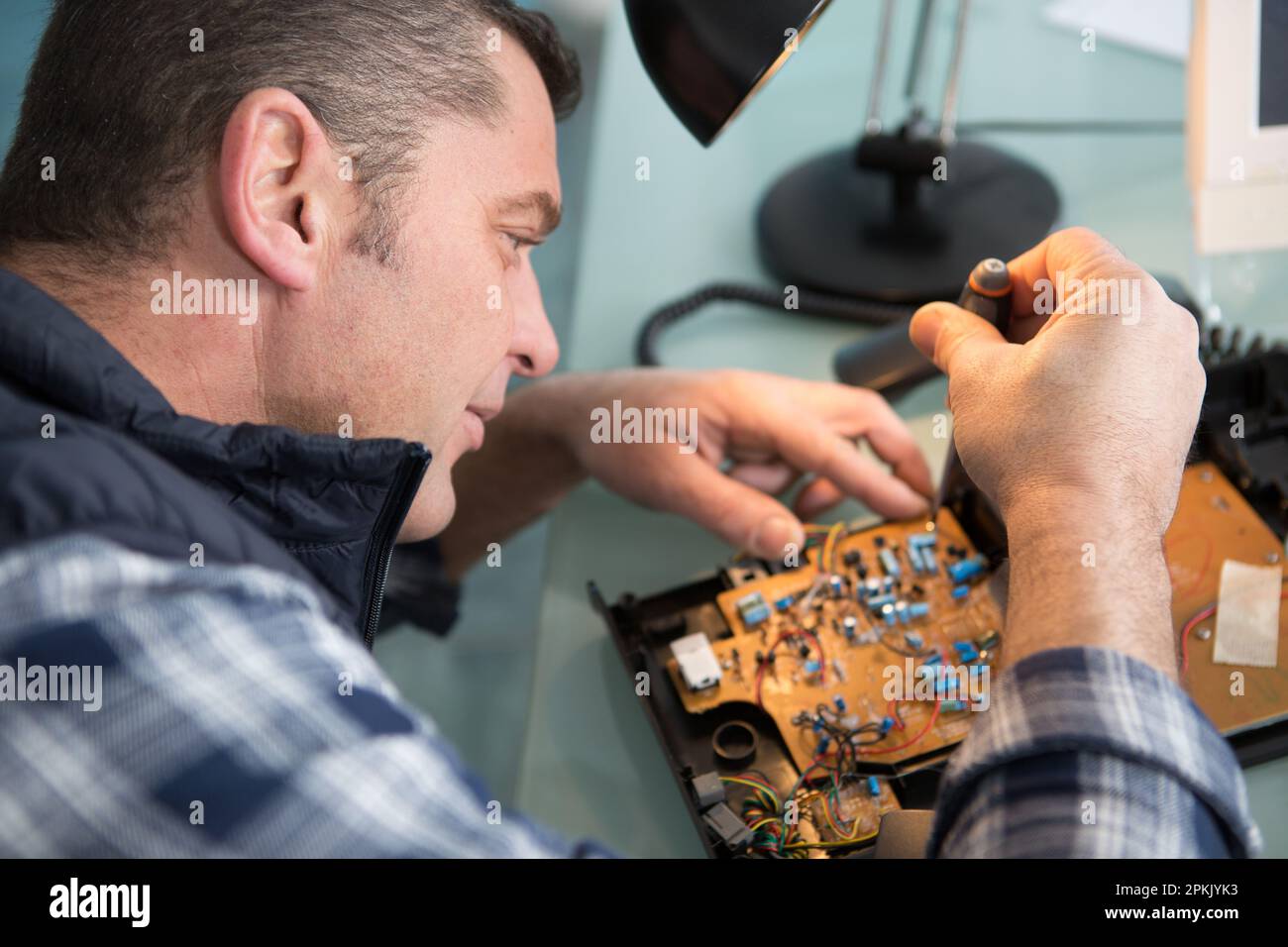 man repairs electronic Stock Photo - Alamy