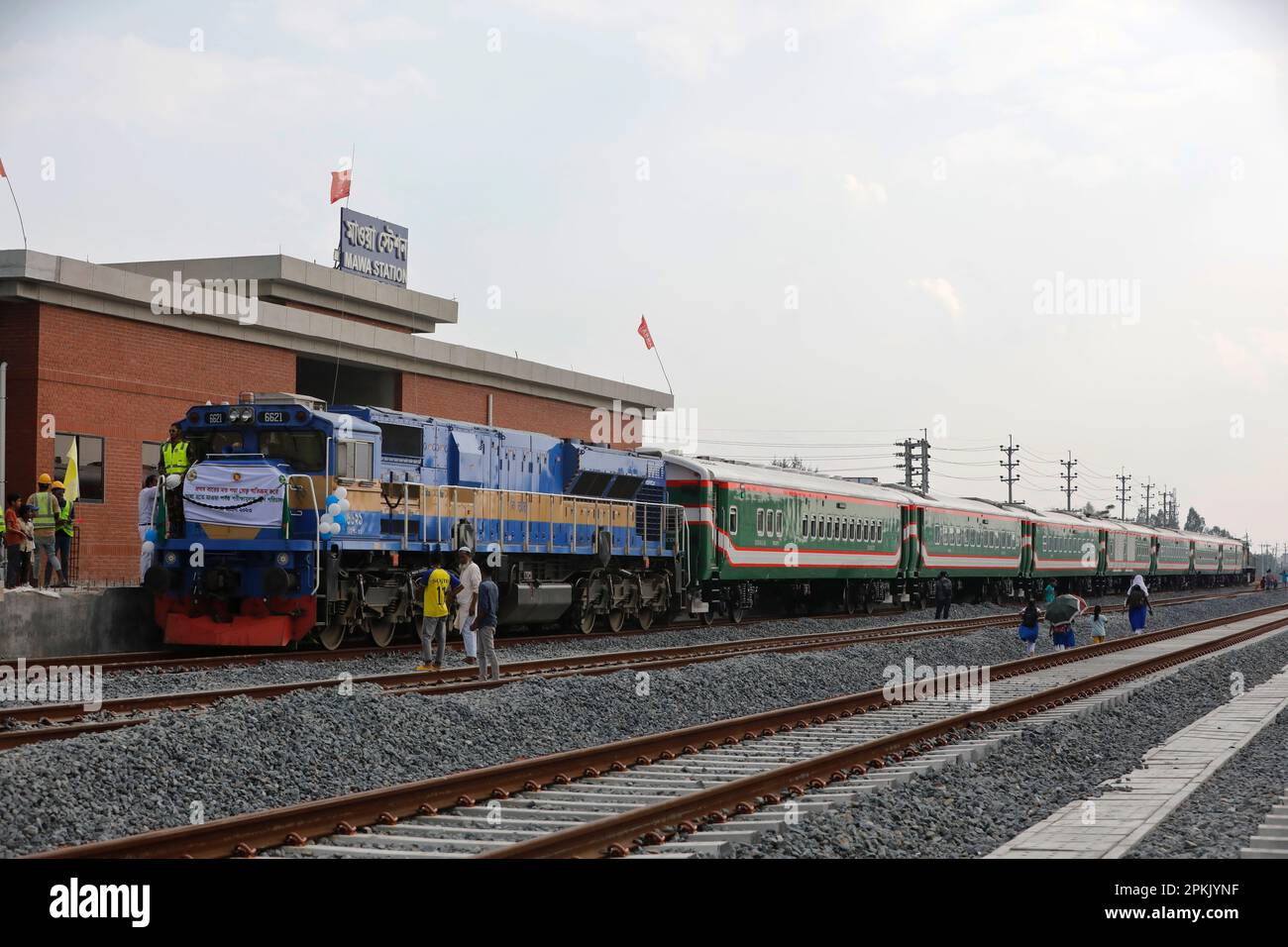 Bangladesh railway hi-res stock photography and images - Alamy