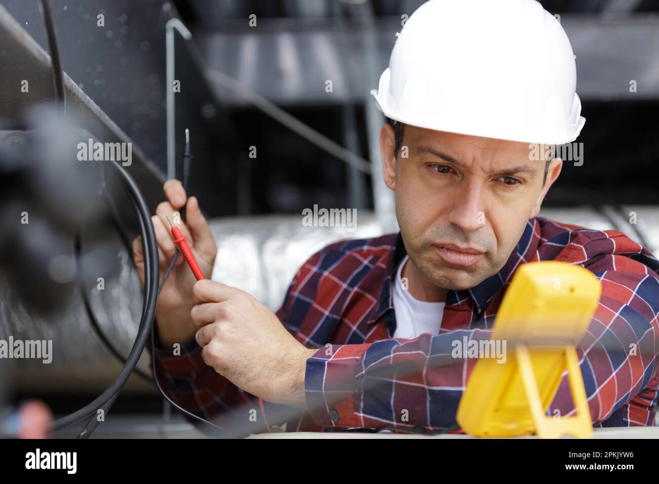 Electrician using a multimeter hi-res stock photography and images - Alamy