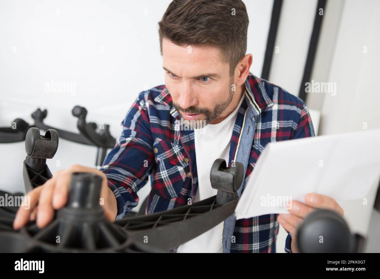 Men following instructions hi-res stock photography and images - Alamy