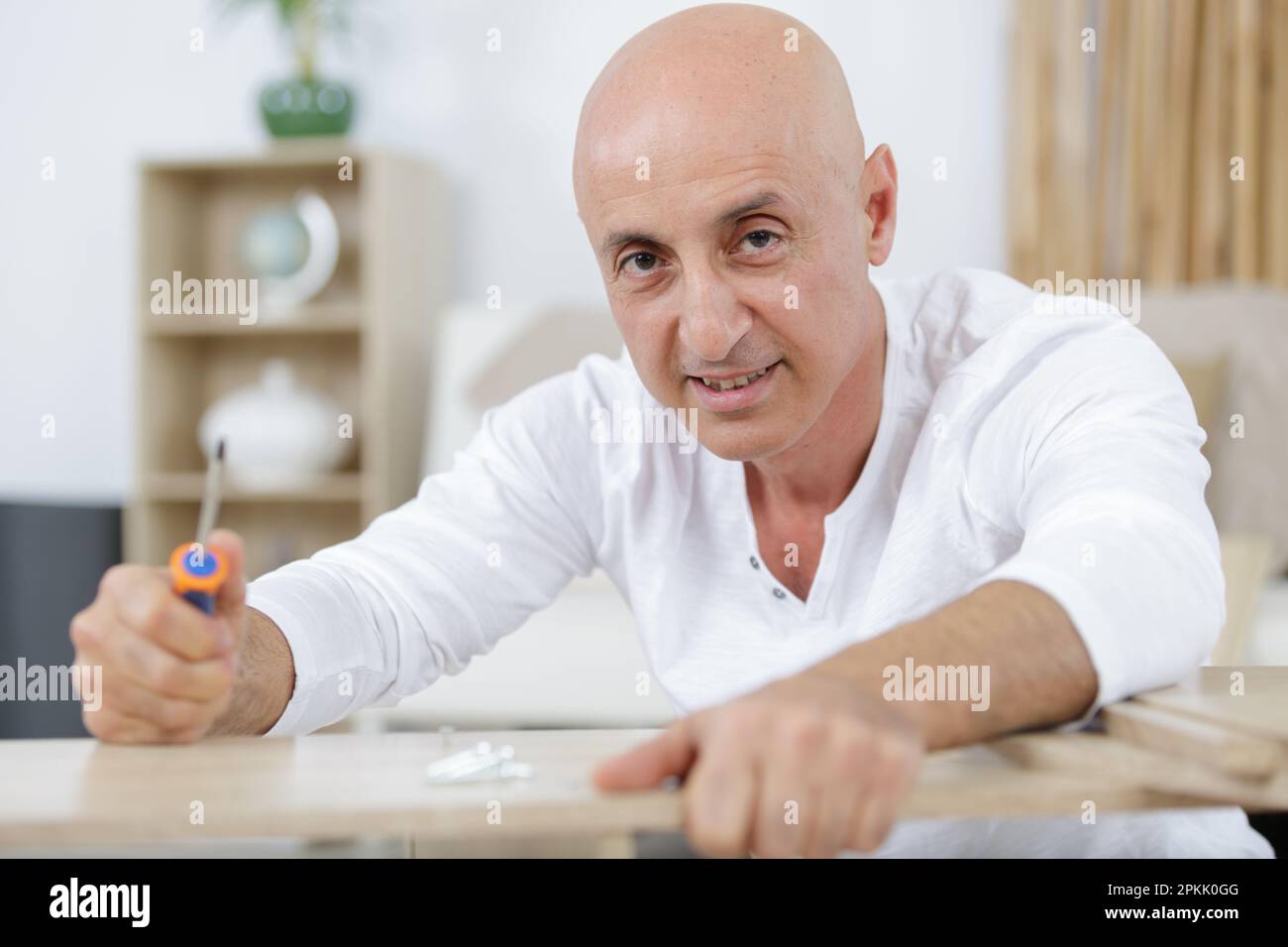 man making wood shelf Stock Photo - Alamy
