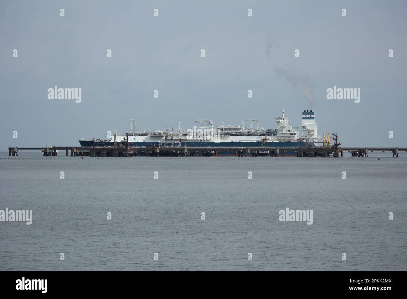 Lng regasification terminal hi-res stock photography and images - Alamy