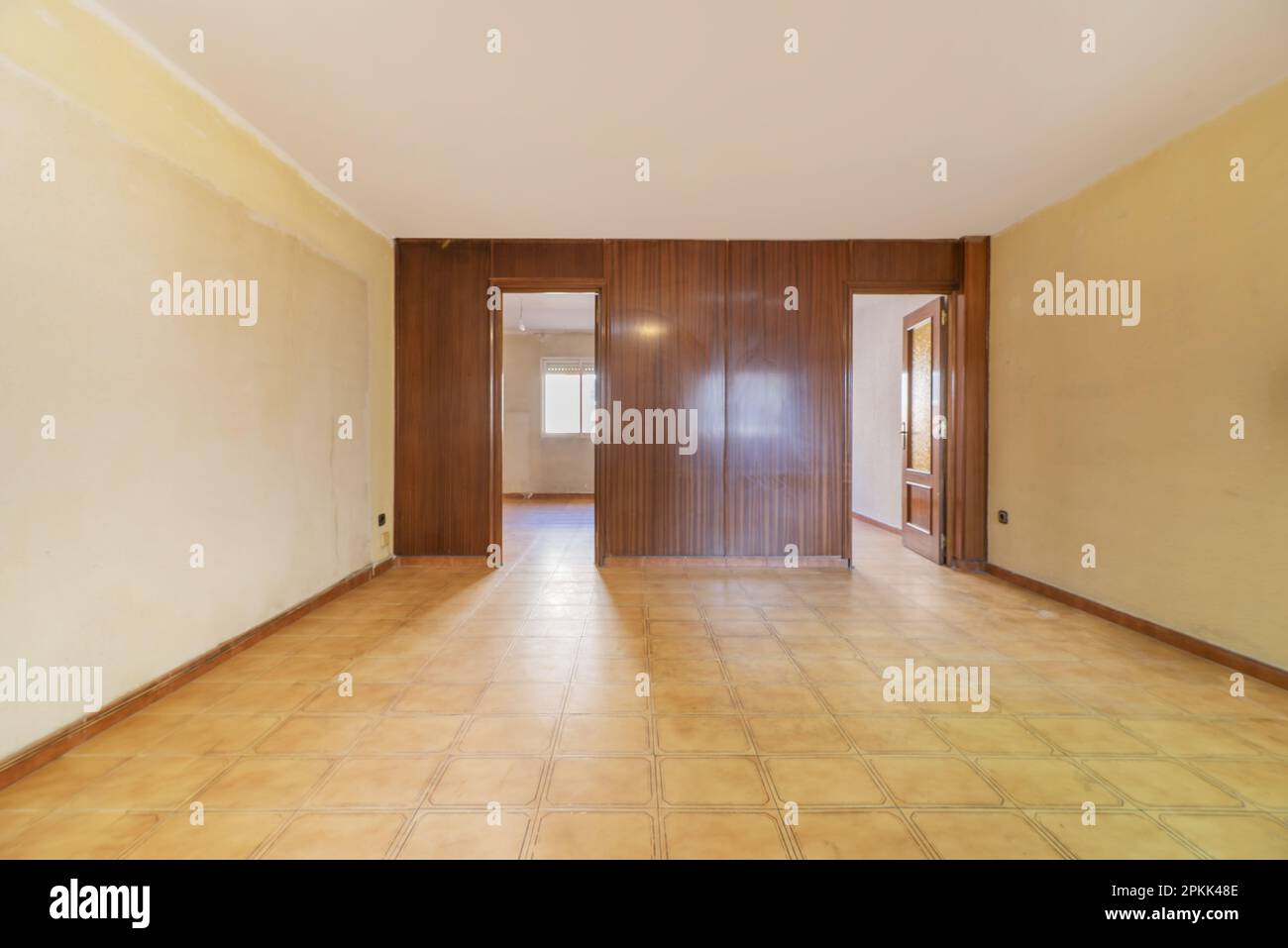 Poorly made table hi-res stock photography and images - Alamy