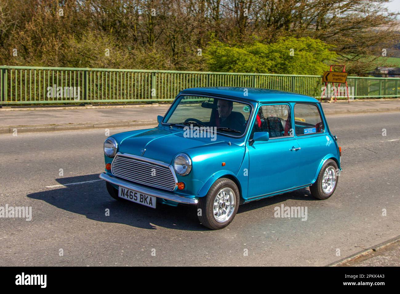 Kingfisher metallic blue paint hi-res stock photography and images - Alamy