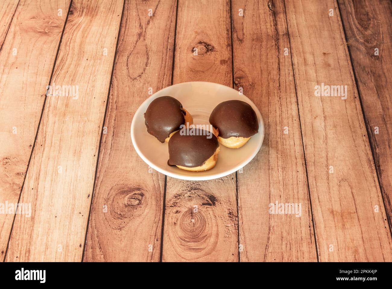 Buns round fresh on table hi-res stock photography and images - Alamy