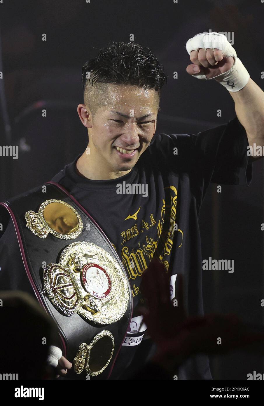 Japanese Takuma Inoue celebrates after defeating Liborio Solis of ...