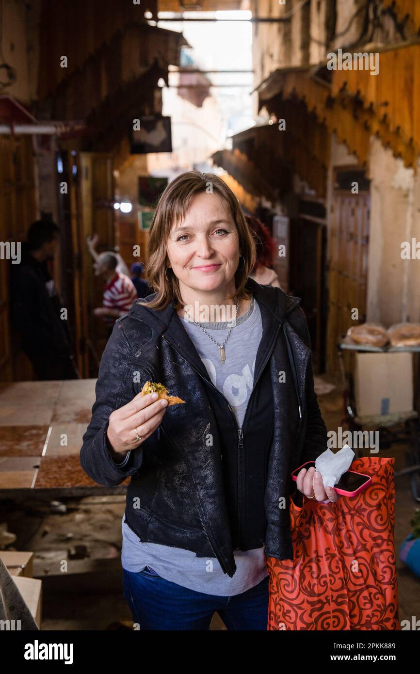 An American woman in an alleyway of the Medina of Fez Stock Photo - Alamy