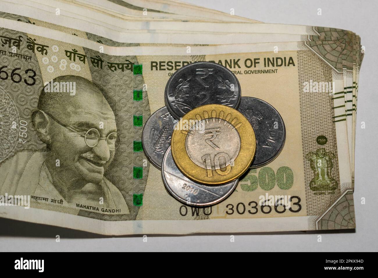 Indian rupee pattern hi-res stock photography and images - Alamy