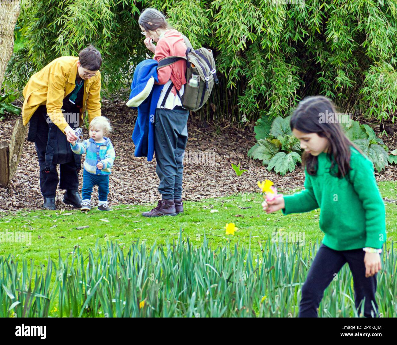 Glasgow, Scotland, UK 8th April, 2023. UK Weather: Easter sunshine in ...