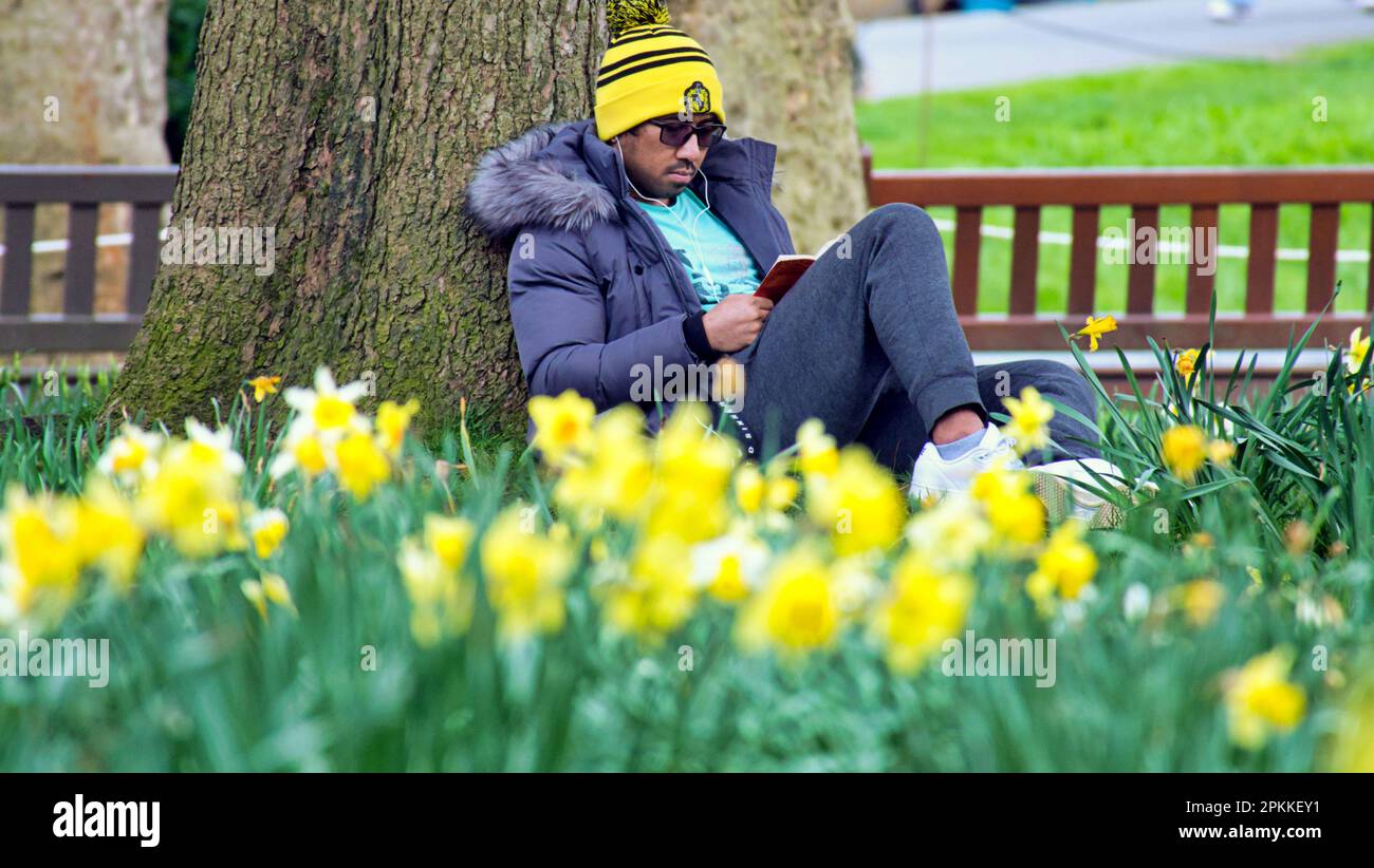 Glasgow, Scotland, UK 8th April, 2023. UK Weather: Easter sunshine in ...