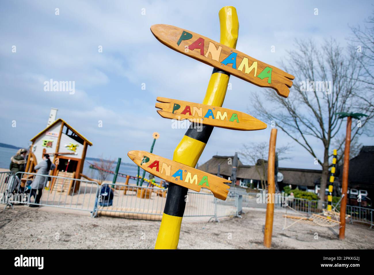 Bad Zwischenahn, Germany. 08th Apr, 2023. A signpost with the ...