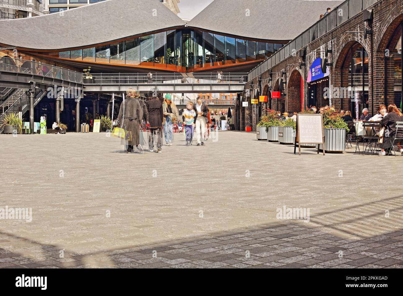 Kings cross canal warehouse hi-res stock photography and images - Alamy