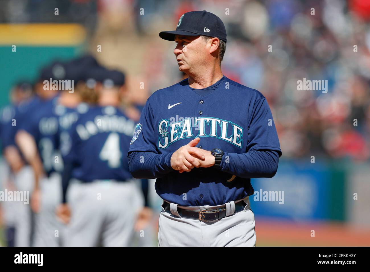 Seattle Mariners manager Scott Servais gets introduced before a ...