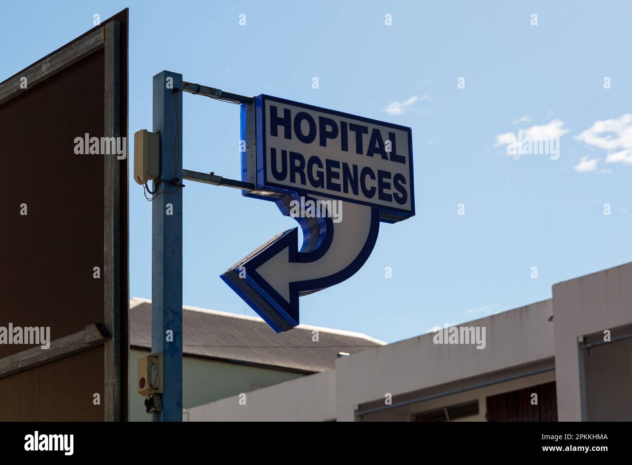 Street sign saying in french "Hopital Urgences", meaning in english ...