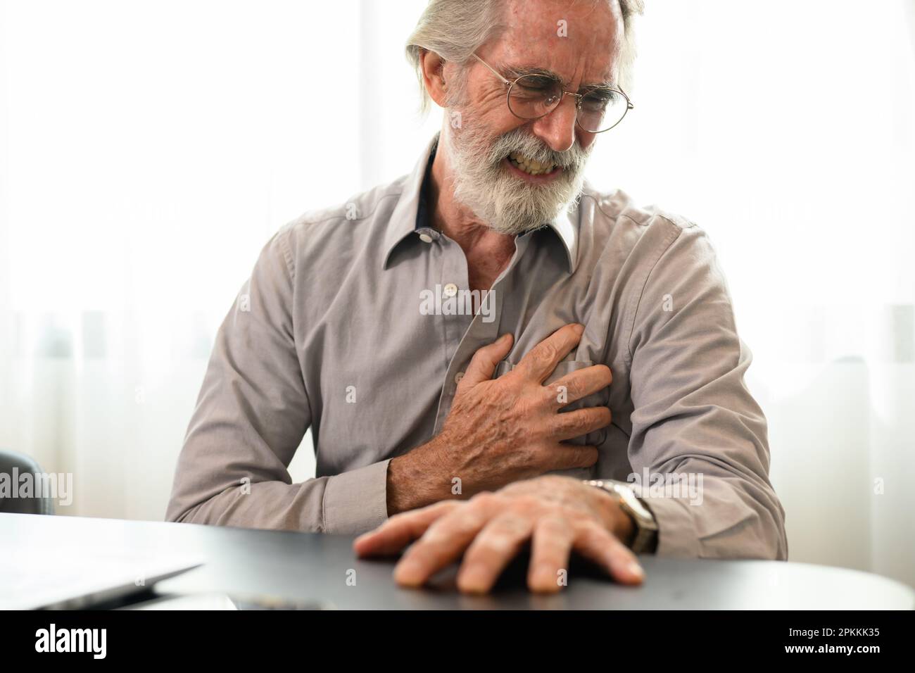 Man suffering from chest hi-res stock photography and images - Alamy