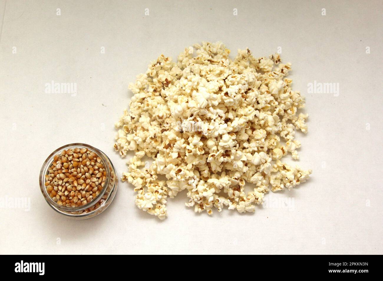 Microwave popcorn bag hi-res stock photography and images - Alamy