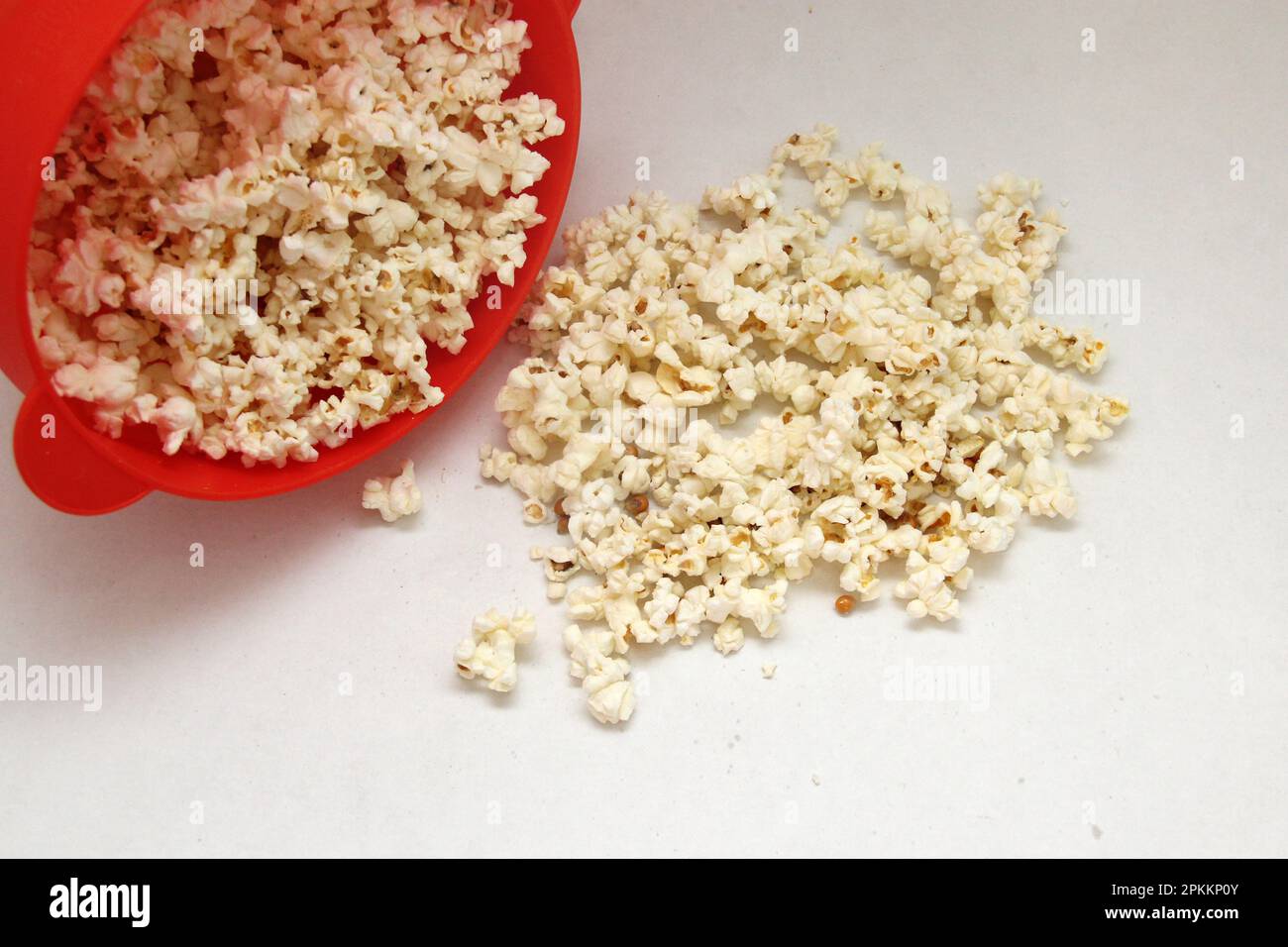 Microwave popcorn bag hi-res stock photography and images - Alamy