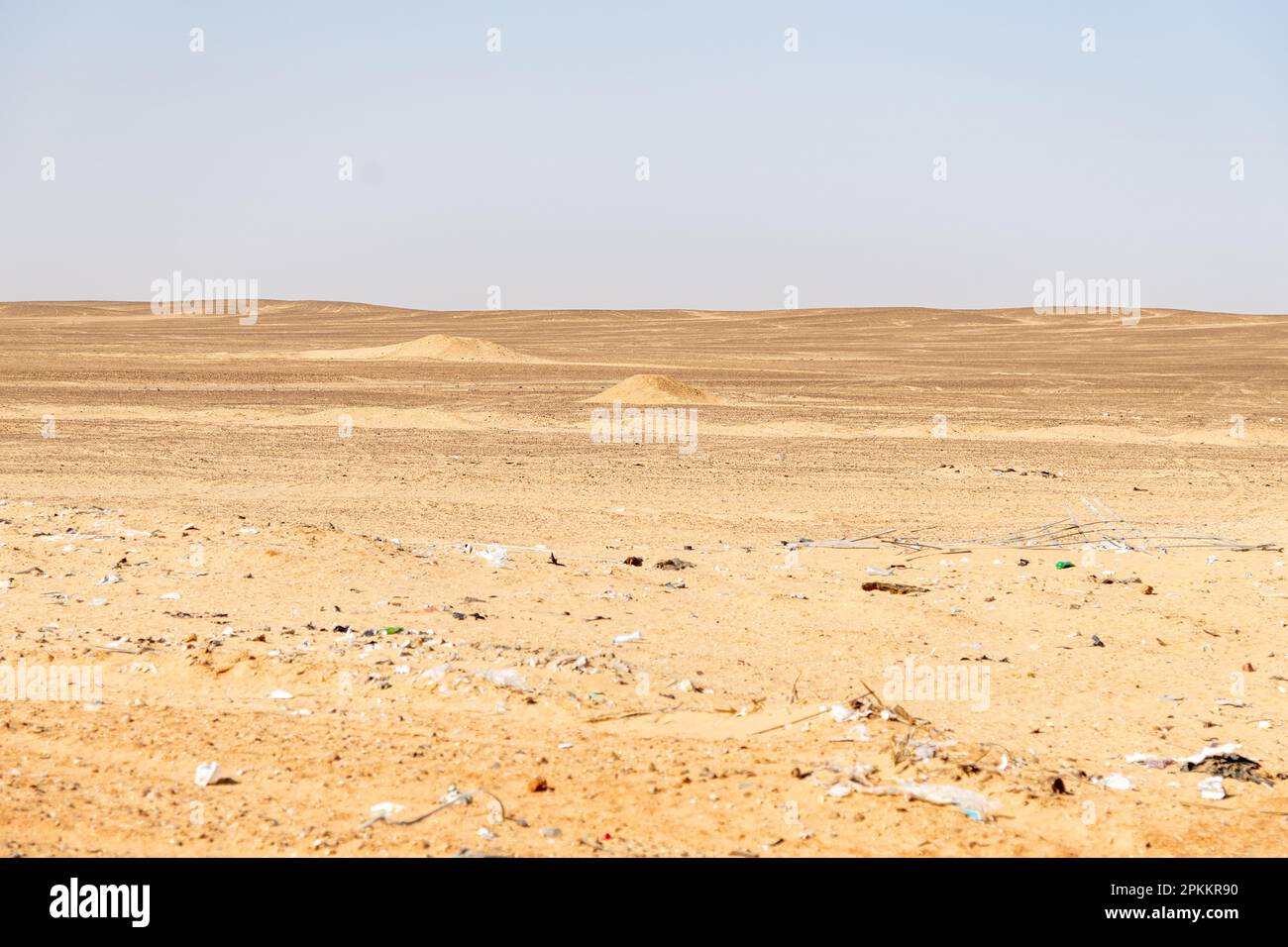 An empty desert in Egypt Stock Photo - Alamy