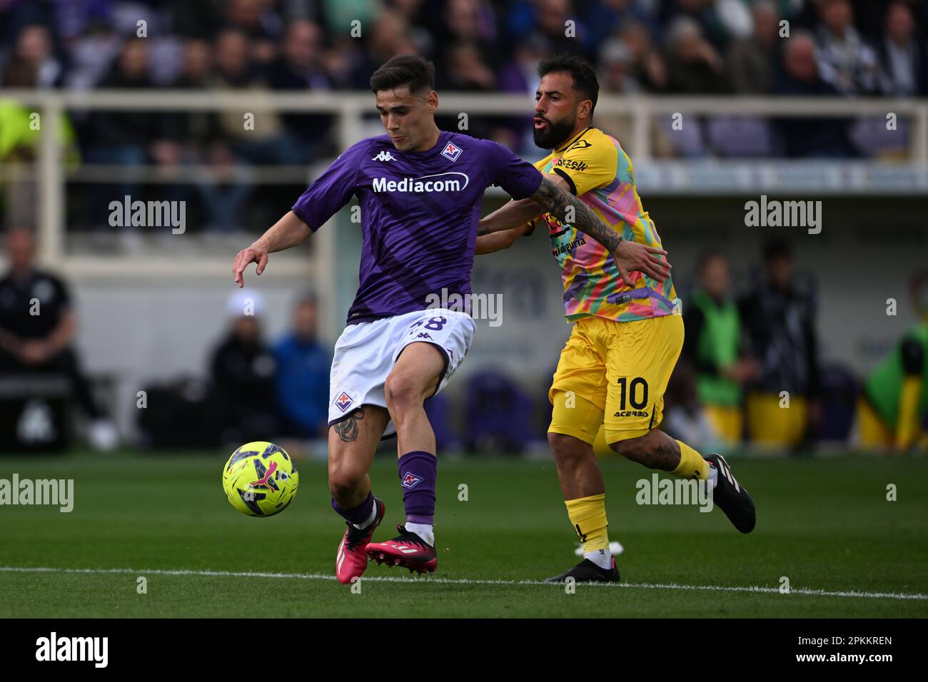 Lucas Martinez Quarta (Fiorentina)Daniele Verde (Spezia) during the ...