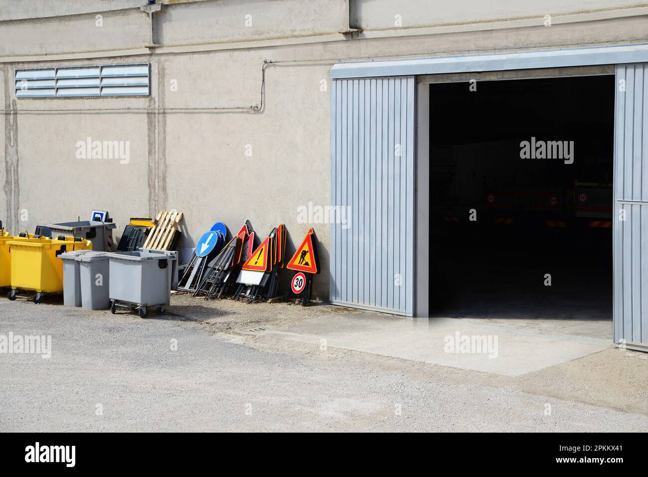 Construction road signs storage hi-res stock photography and images - Alamy
