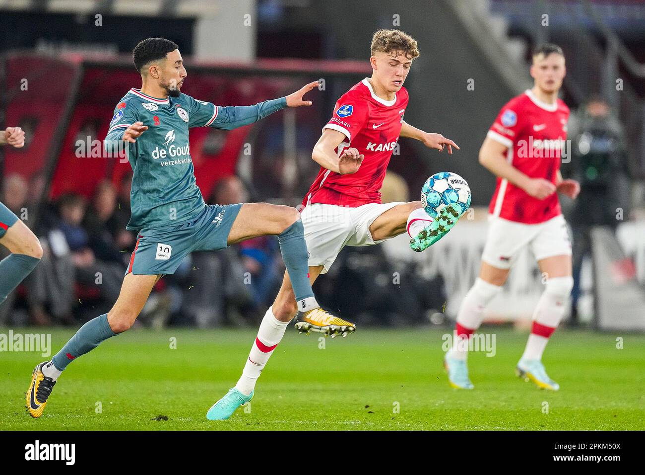 ALKMAAR - (lr) Younes Namli of Sparta Rotterdam, Sven Mijnans of AZ Alkmaar during the Dutch ...
