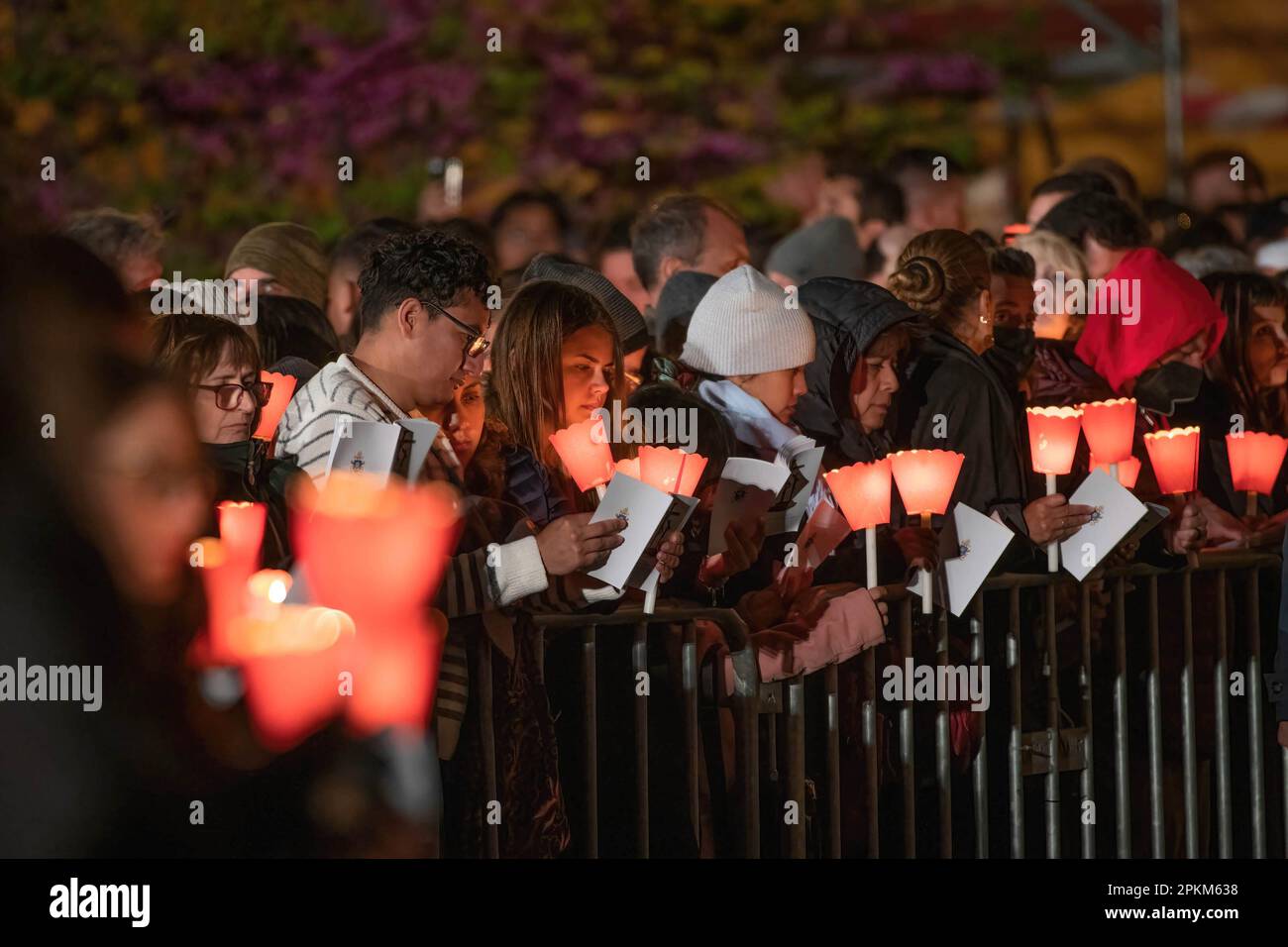 Rome, Italy. 07th Apr, 2023. Devotees seen praying during the Via ...
