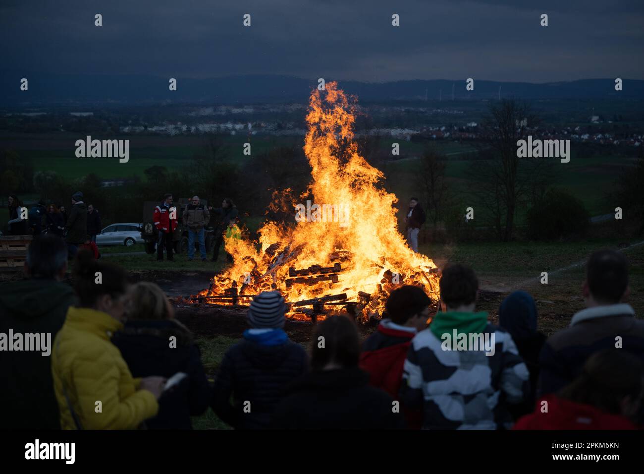 Niederdorfelden, Germany. 08th Apr, 2023. Visitors watch the Easter ...
