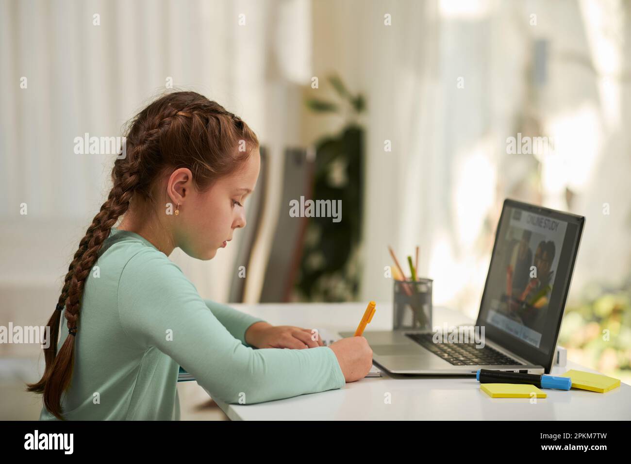 In school child taking notes hi-res stock photography and images - Alamy