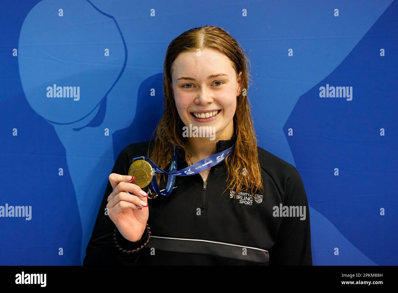 Katie Shanahan poses with her medal after winning the Women 200m ...