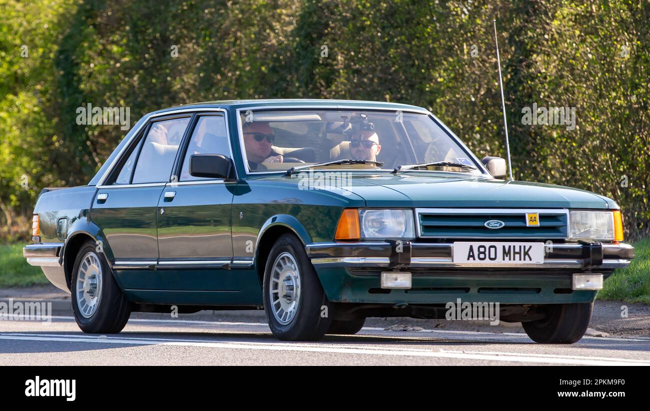 1980s car family hi-res stock photography and images - Alamy