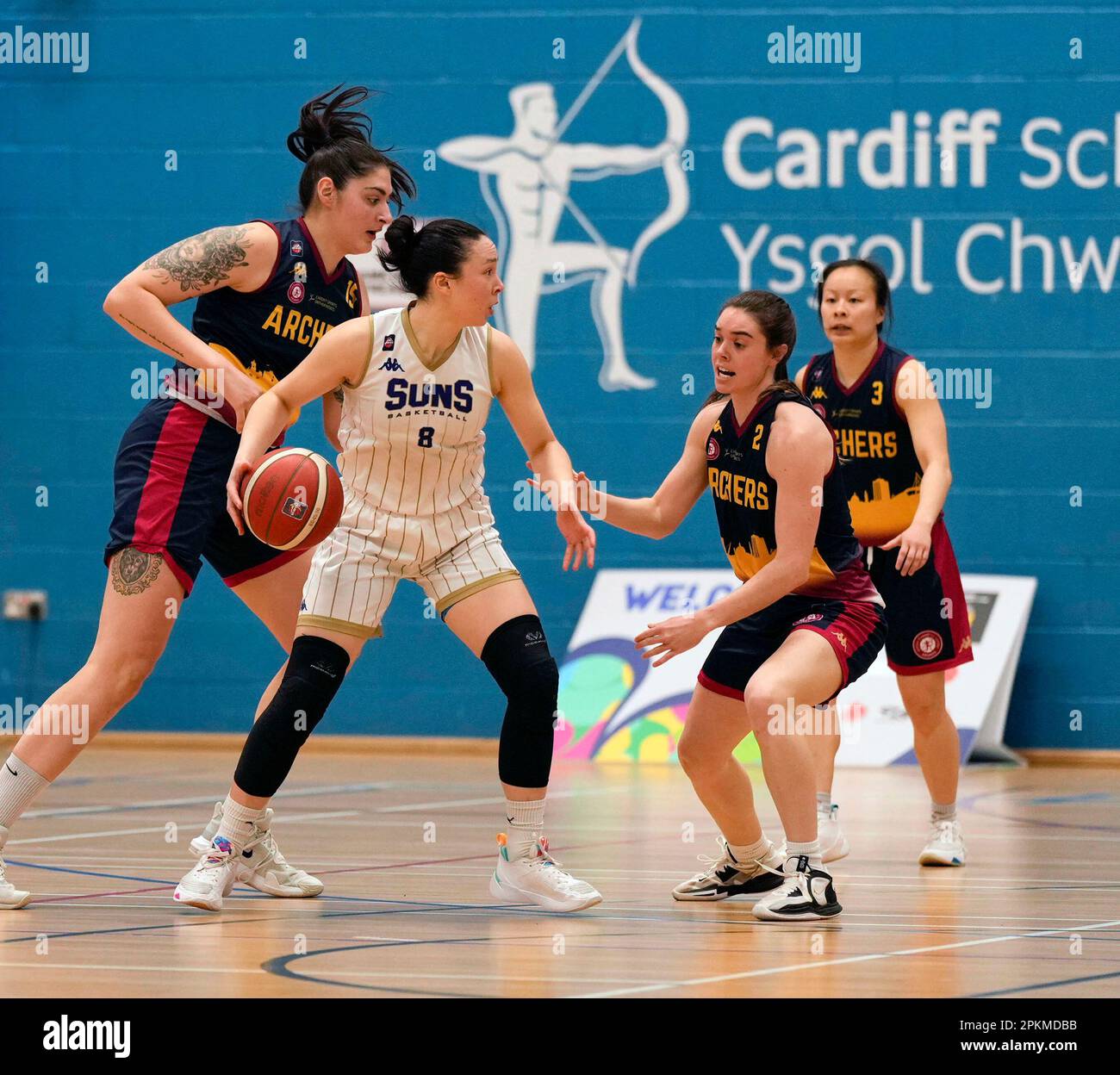Cardiff, UK. 08th Apr, 2023. Renee Busch (Suns) (L) looks to pass ...