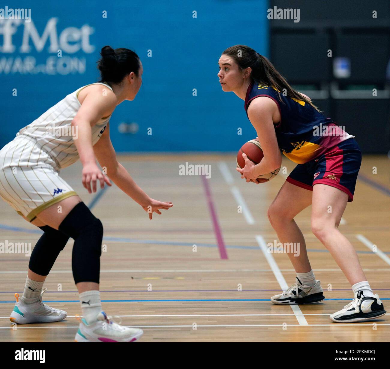 Cardiff, UK. 08th Apr, 2023. Renee Busch (Suns) (L) Abigail Yunker ...