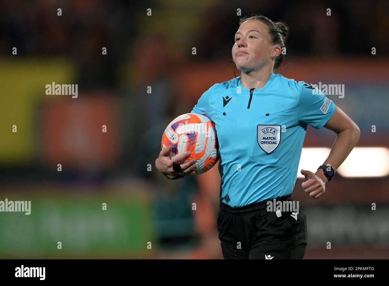 SITTARD - referee Olatz Rivera Olmero during the women's friendly match ...