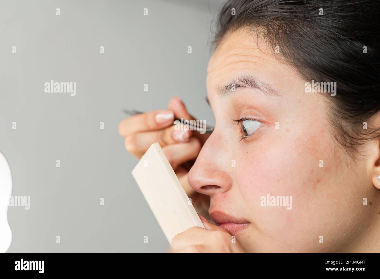 Womans profile in mirror hi-res stock photography and images - Alamy