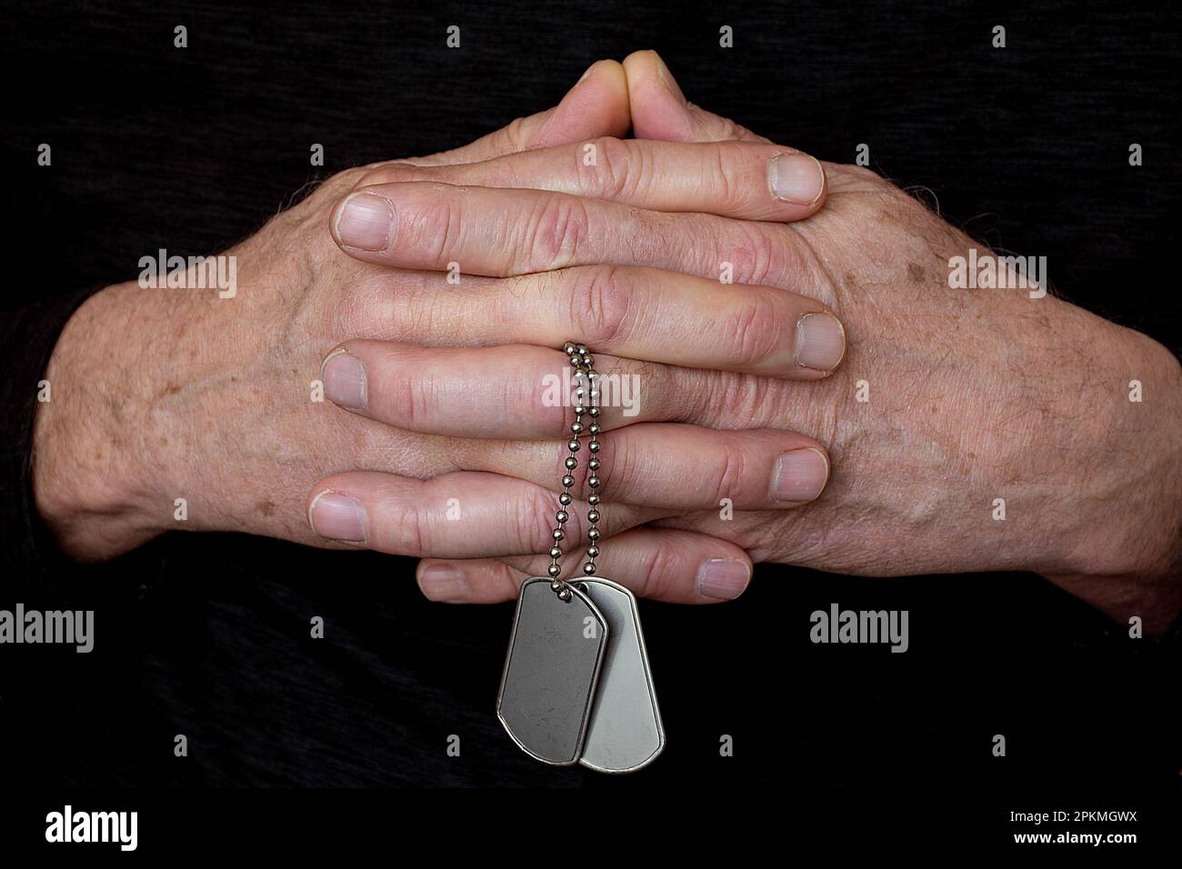 Human hand holding chain hi-res stock photography and images - Alamy