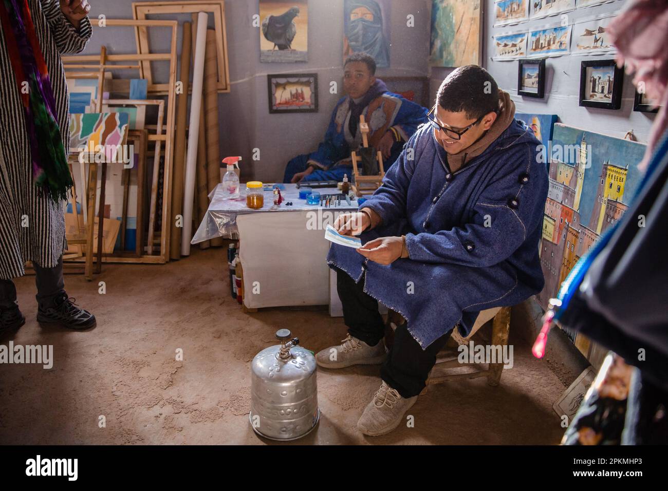 A Berber man demonstrates pyro aquarelle fire painting Stock Photo - Alamy