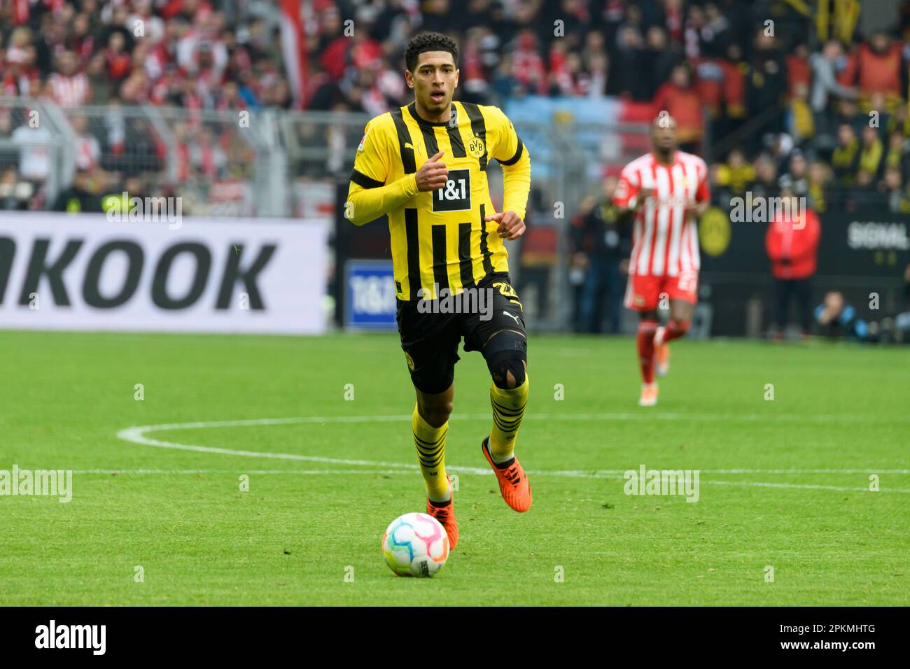 Jude BELLINGHAM (DO) with ball, single action with ball, action, soccer ...