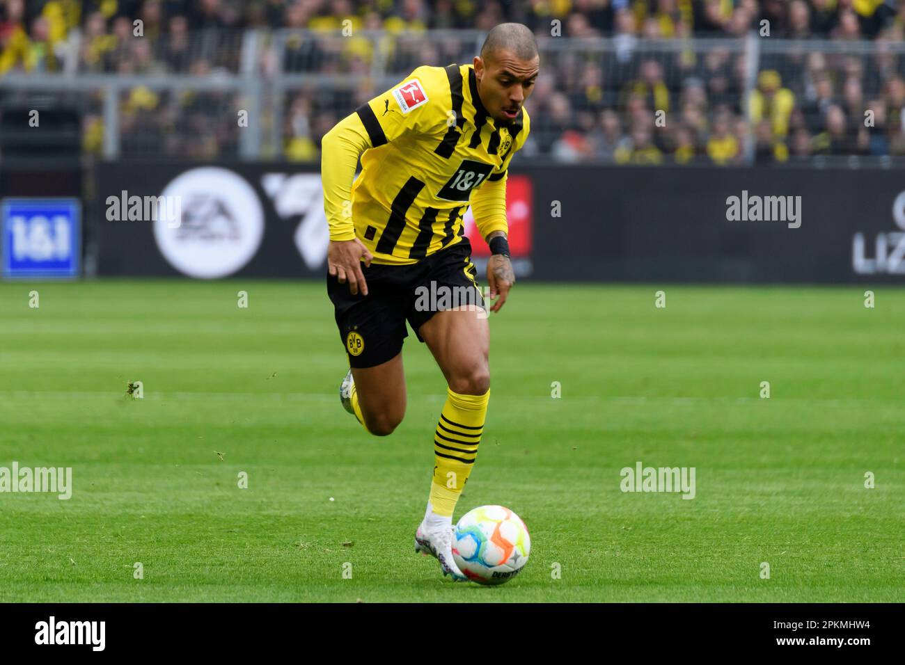 Donyell MALEN (DO) with ball, single action with ball, action, soccer ...