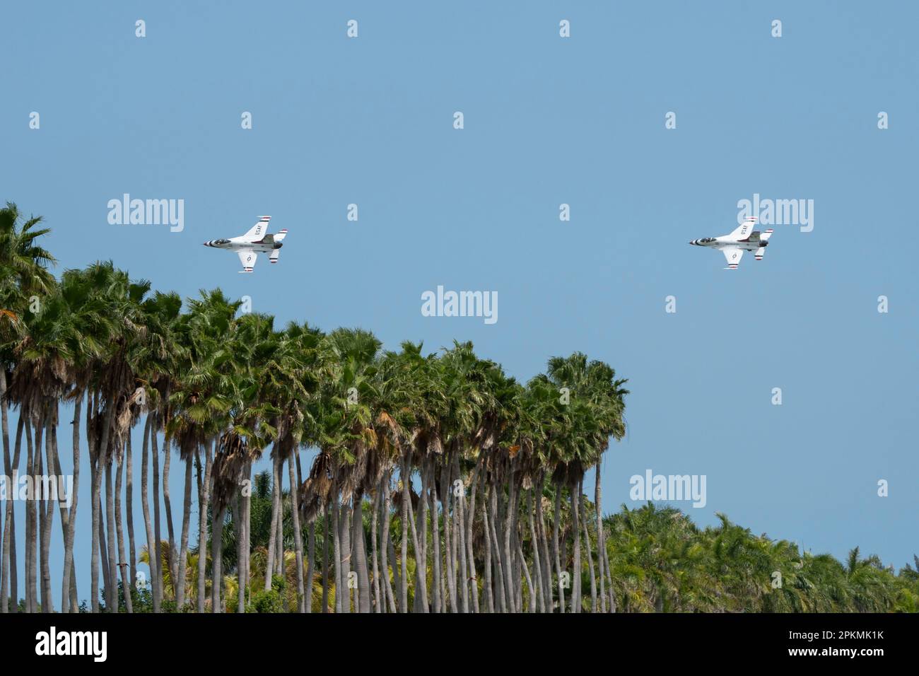 The United States Air Force Air Demonstration Squadron "Thunderbirds ...