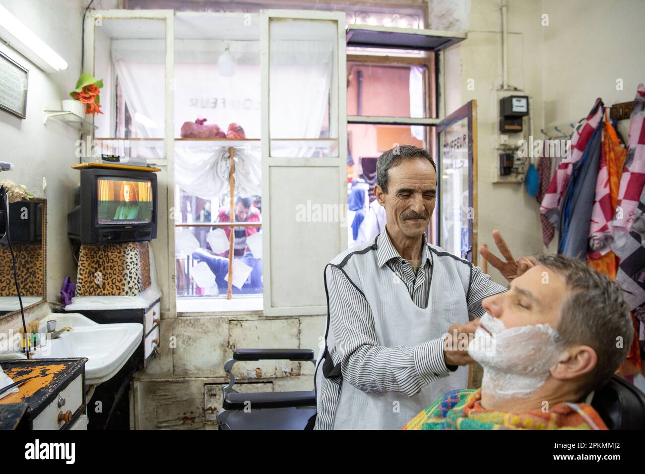 Straight razor hi-res stock photography and images - Alamy