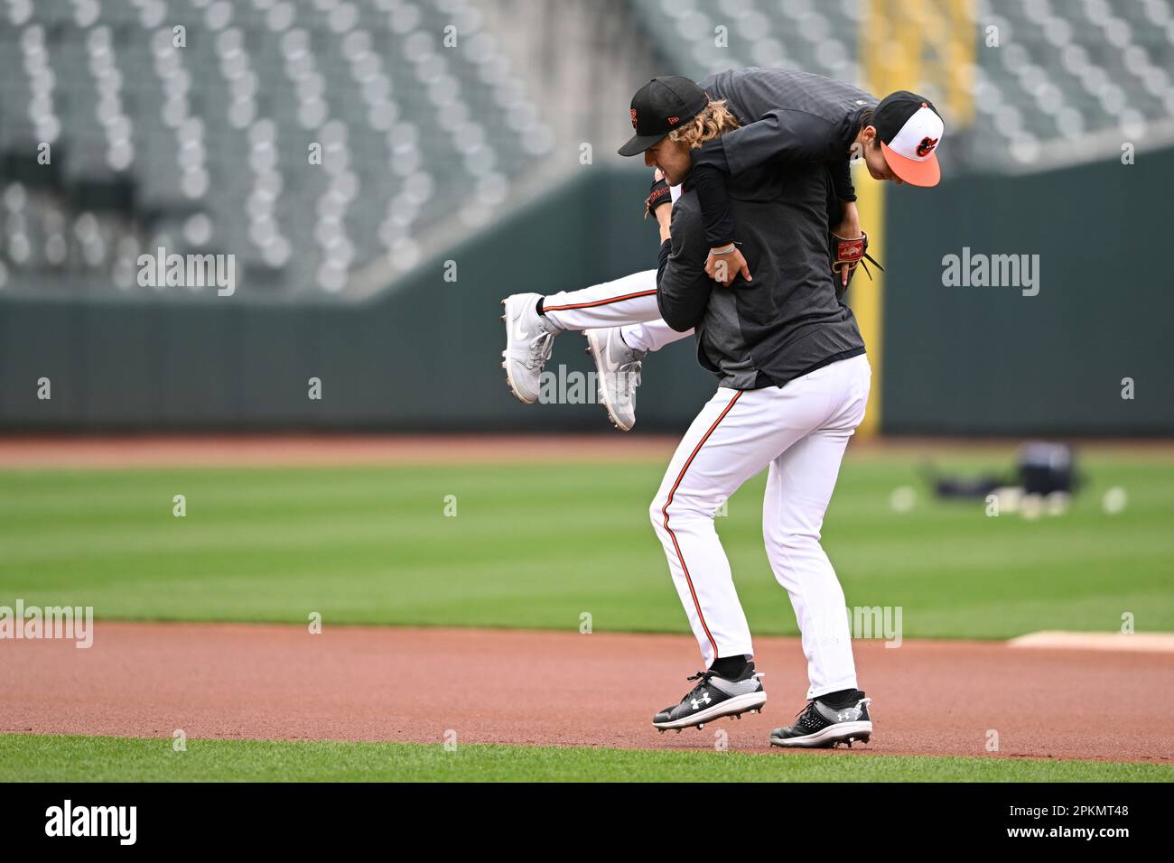 Baltimore Orioles' Gunnar Henderson picks up Colton Hyde, son of ...
