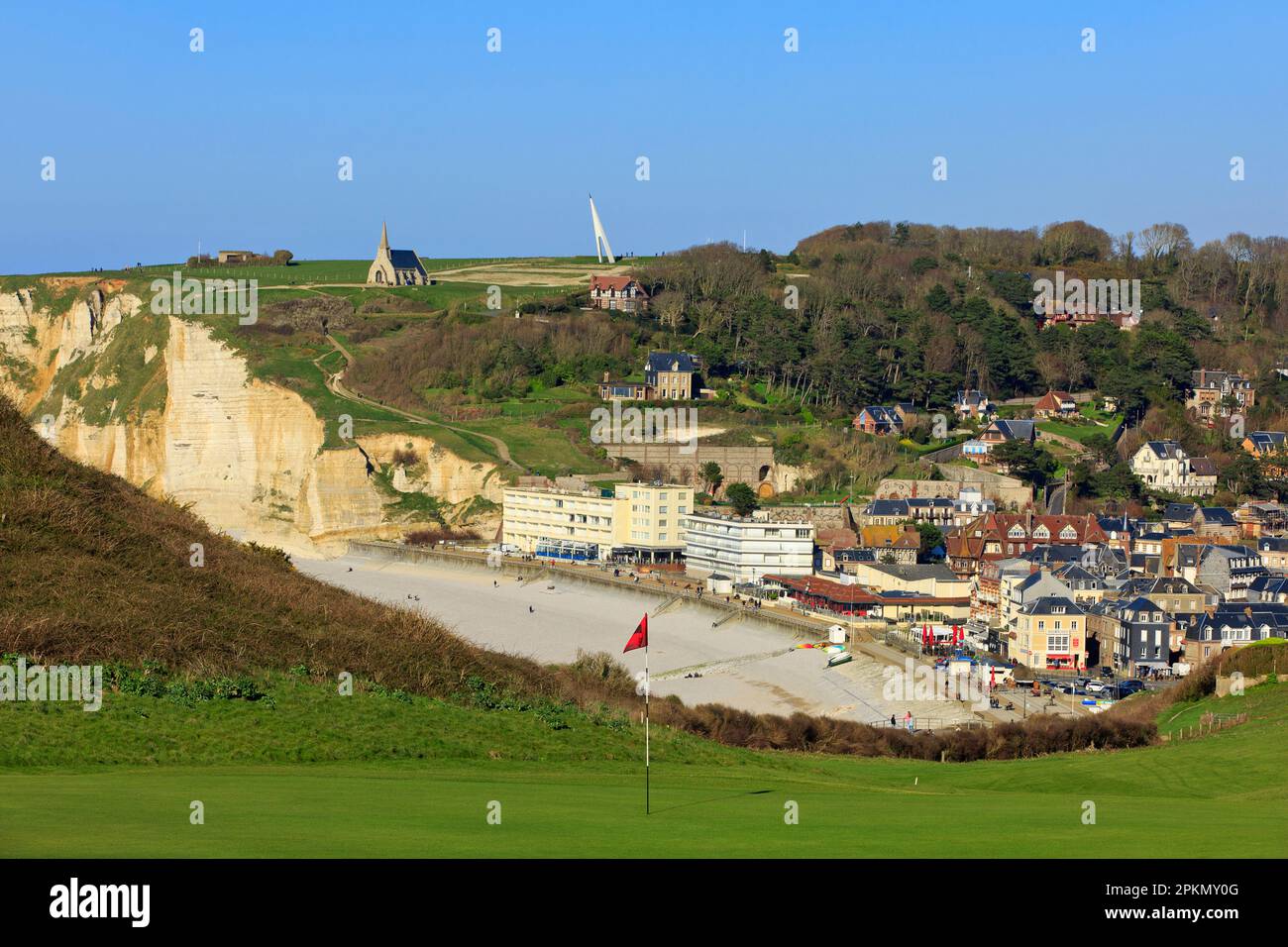 Panoramic view from the golf course across Etretat (Seine-Maritime ...