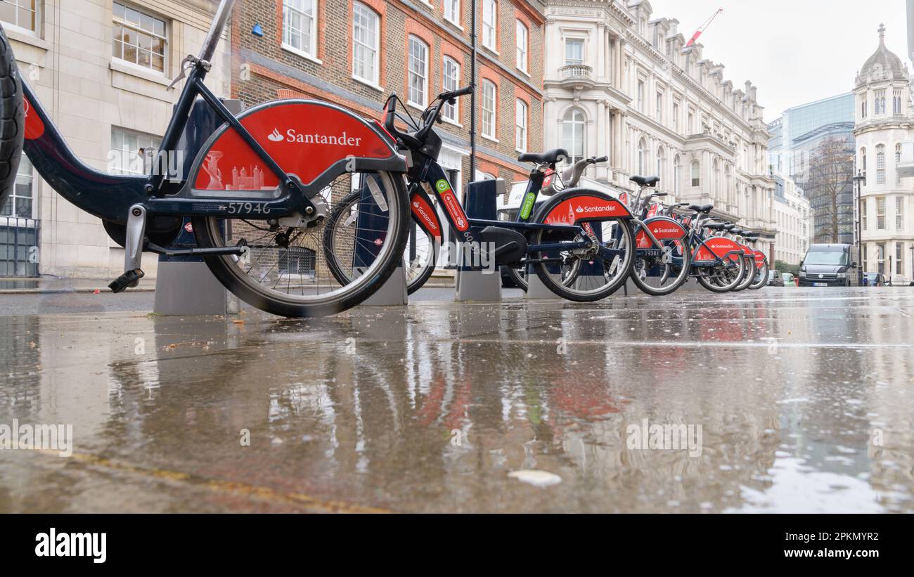 Cycling rain e hi-res stock photography and images - Alamy